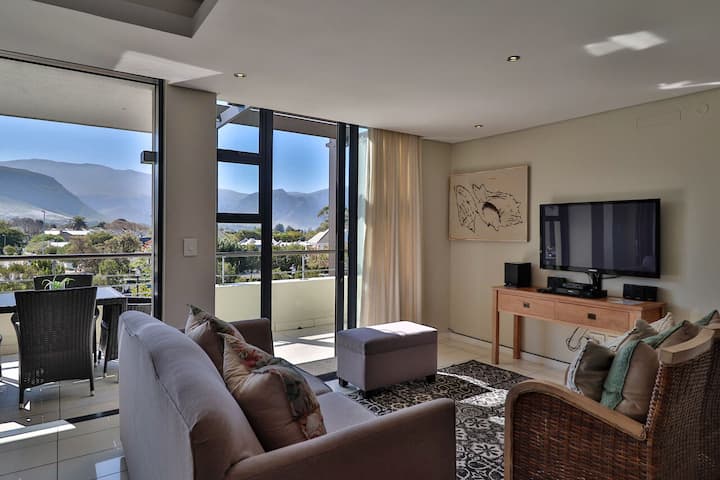 Two Bedroom Apartment : - Hermanus