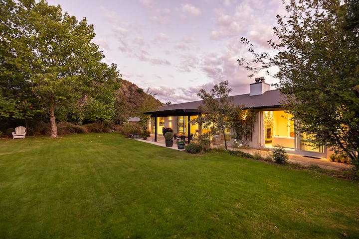 Arrowtown Home Near Golf, Biking & Walking Trails - Arrowtown