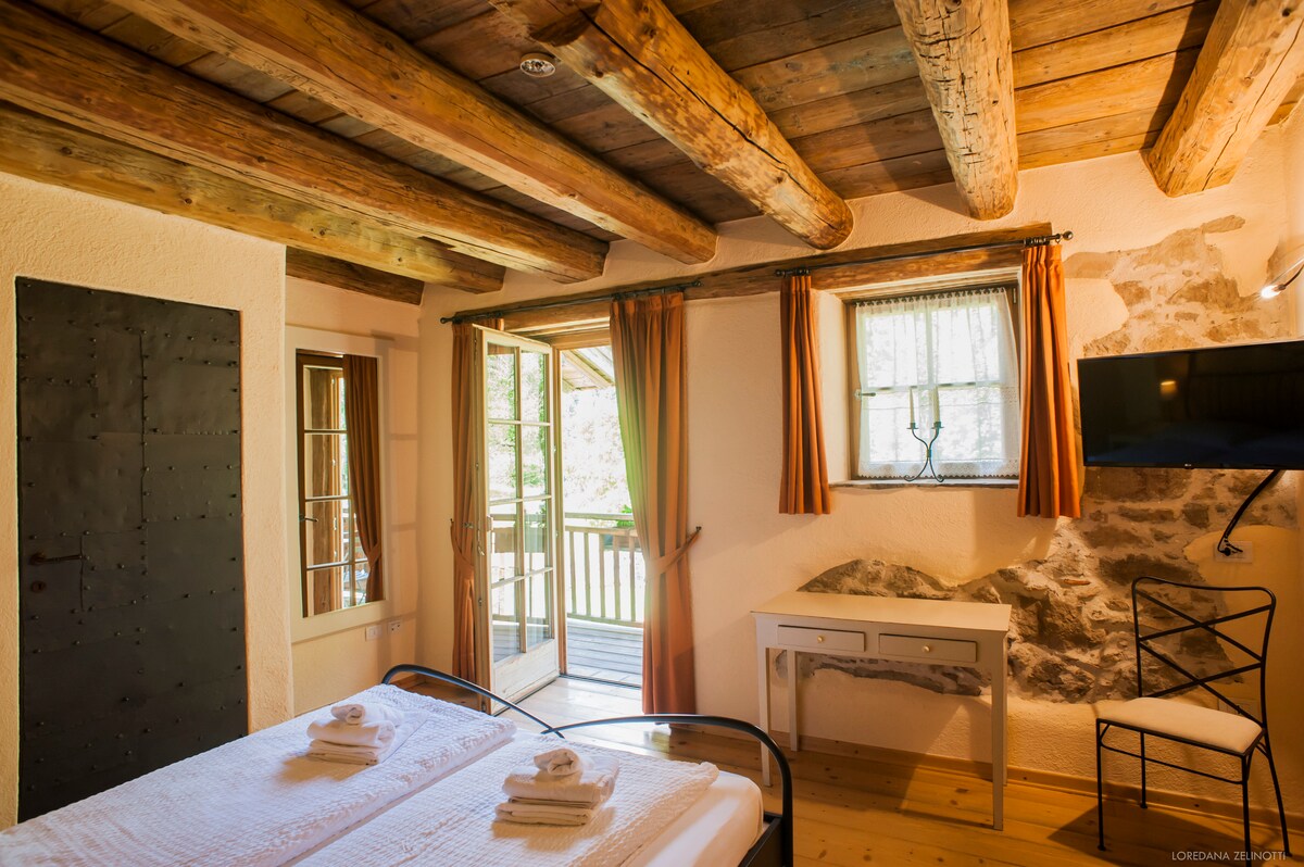 alpine-style room in Val di Fiemme - Bed and breakfasts for Rent in ...