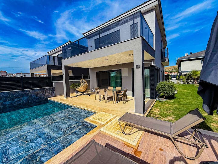 Amazing Villa Salt Water Pool - Alaçatı