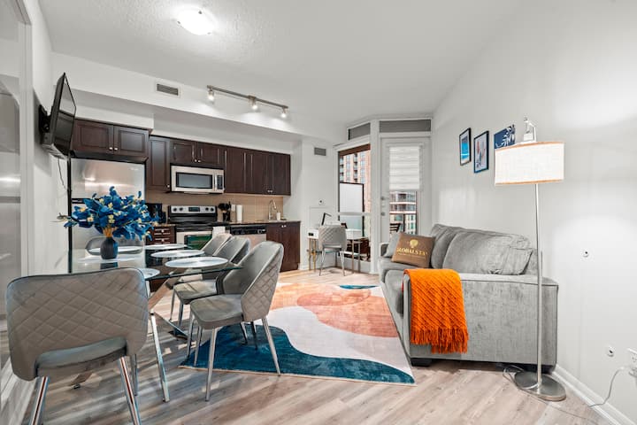 Superior 1bd+den Apartment With Balcony - Toronto