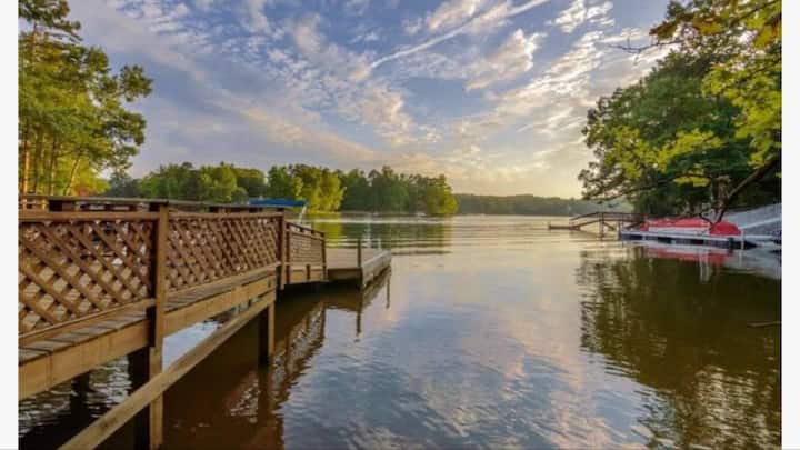 Luxury Lake House * Sleeps 20 * Massive Rec Room - Lexington, NC