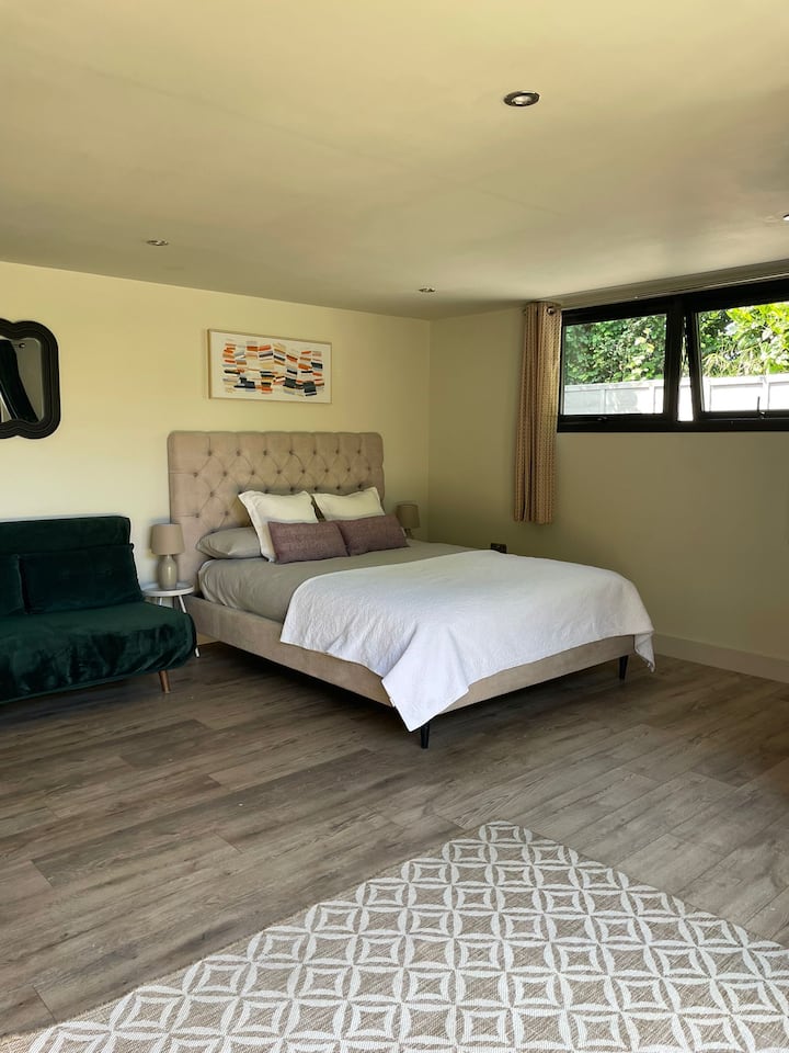 Superb Annexe In
Christchurch - Mudeford