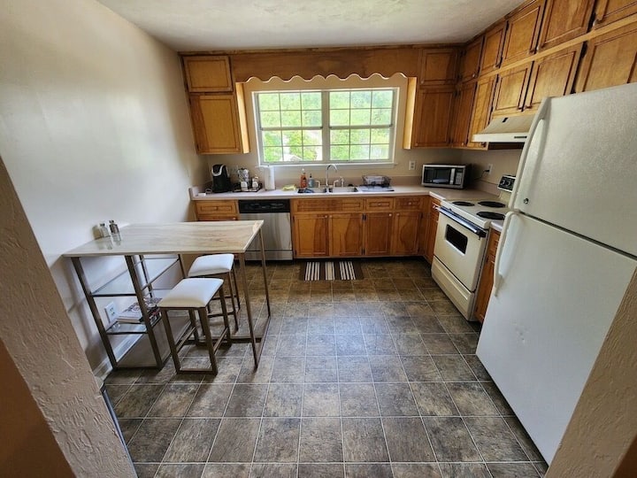 Beautiful 2 Bedroom Townhome! - Tallahassee, FL