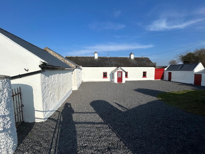 Traditional Irish Cottage Near Glasson Village - Athlone