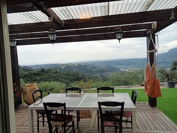 Maison Niçoise Avec Superbe Vue - Carros