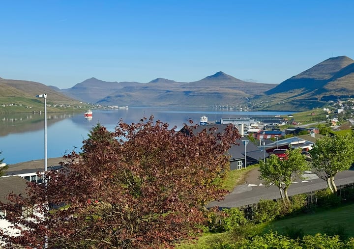 5-bedroom Home With Fjord View Near Tórshavn - Îles Féroé