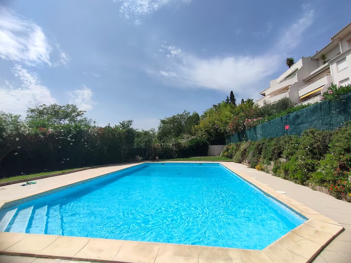 T3 Piscine, Terrasse, Parking, 20 Min Des Plages - Montpellier