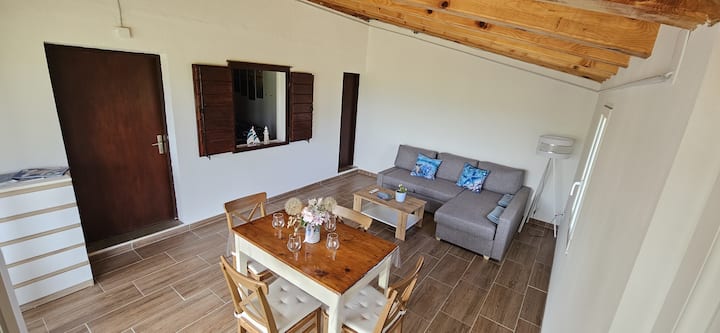 Near The Sea Hideaway | Patio | Parking | Nature - Vis