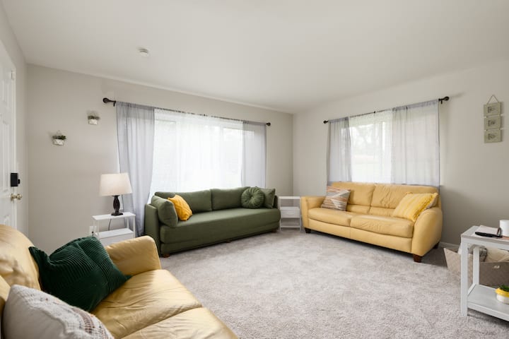 Riverfront Retreat Entire House - マンシー, IN