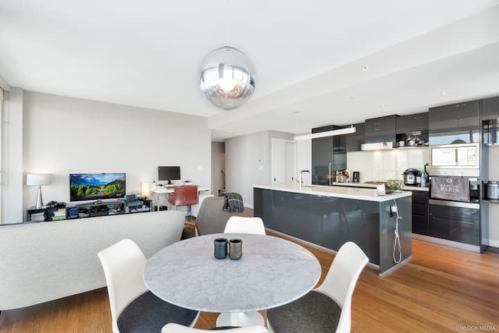 D42 - Amazing Views 2 Bedroom - Vancouver