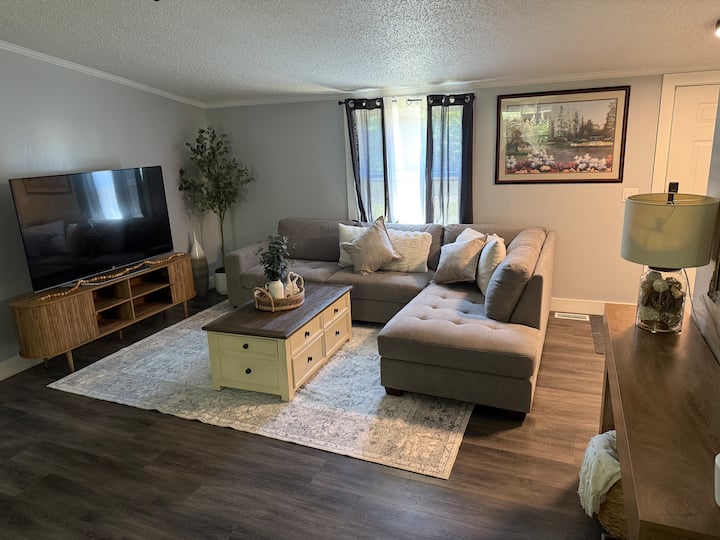 Charming Private Getaway - Fennville, MI