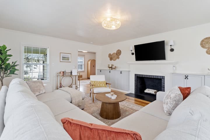 Style & Ease Large Home In Stockton’s Miracle Mile - Stockton, CA