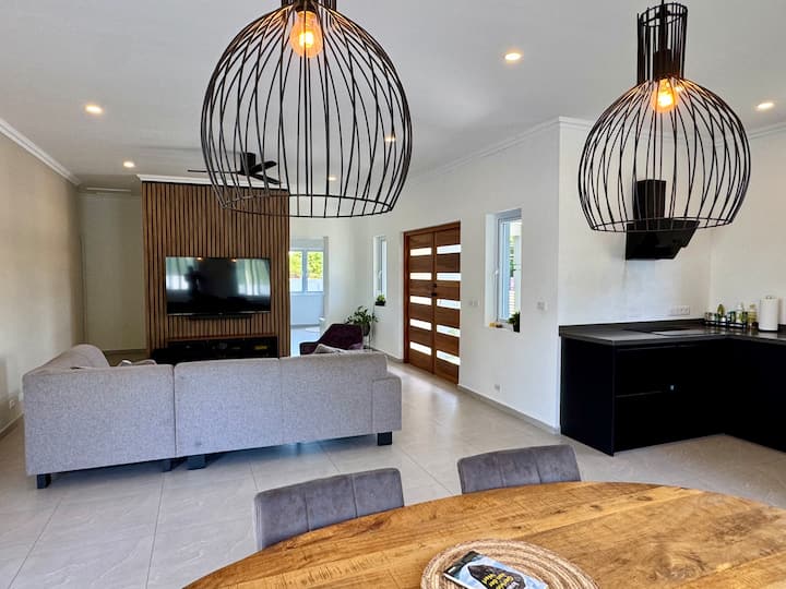 Centrally Located Modern & Spacious House! - Curaçao
