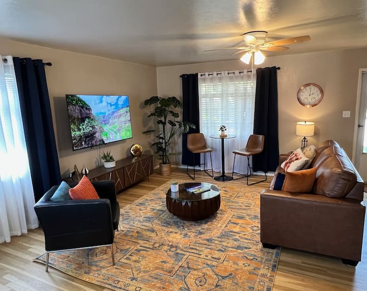 3 Bed 1 Bath Central Location+parking+
Workspace - Colorado Springs, CO