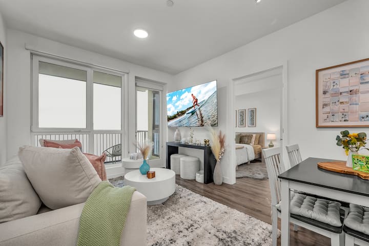 New Modern With Pool & Parking - Santa Monica, CA