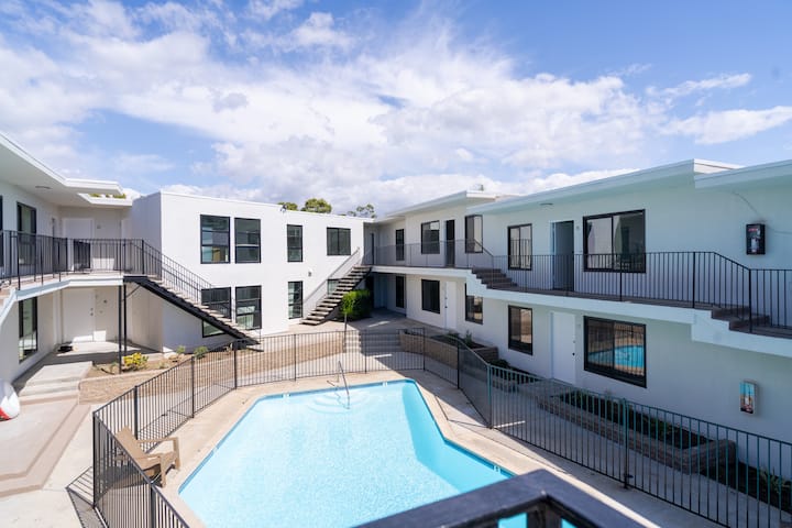 Airy And Bright Boho Chic 2 Bedroom Apartment! - San Diego, CA