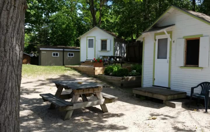 Cabin #6 - Wasaga Beach