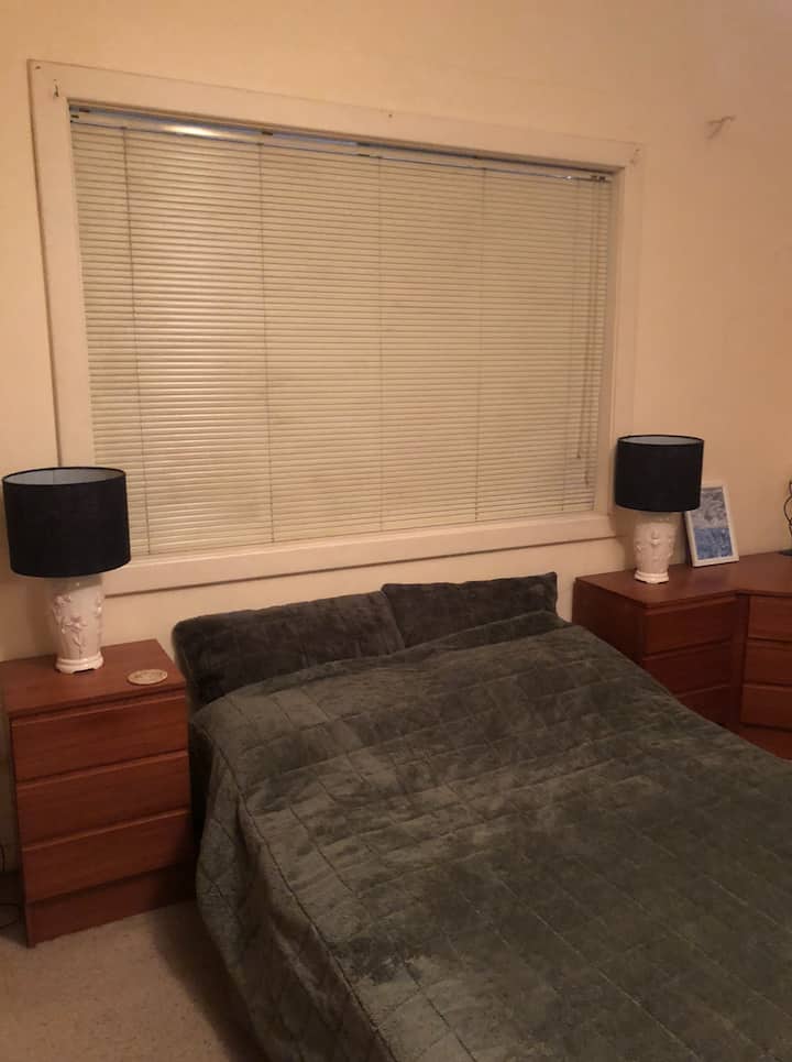 Entire 4 Bedroom House Available - 엔필드