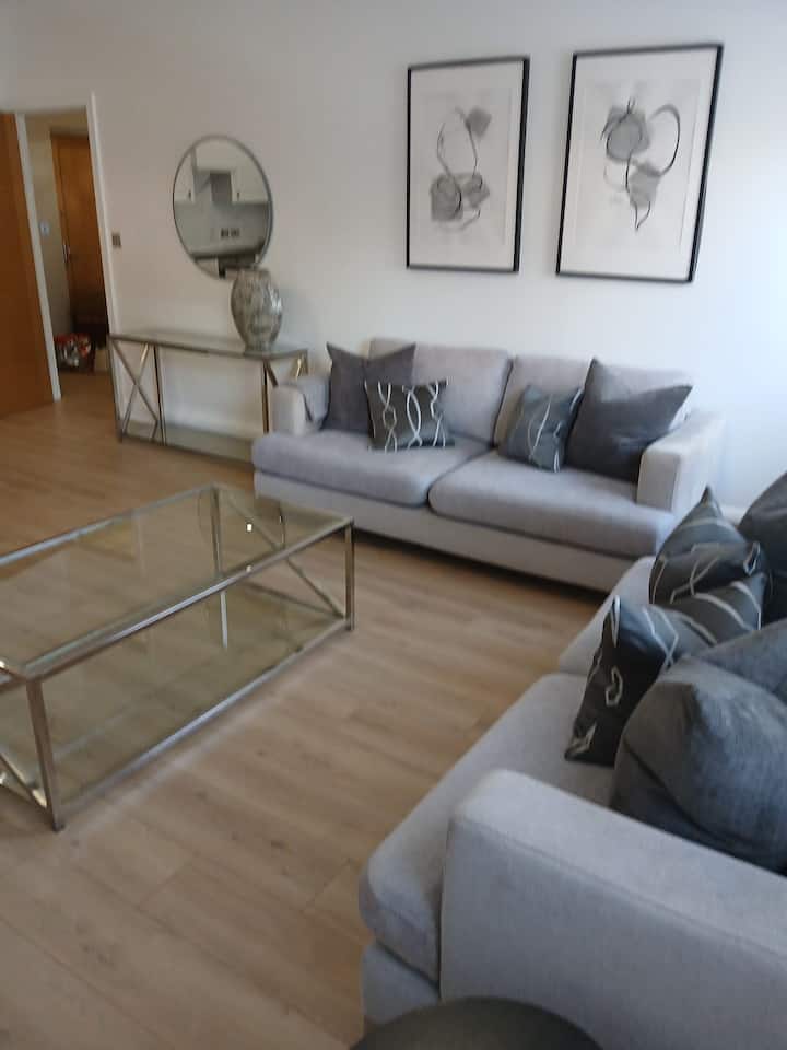 Luxury Modern 2 Bed Flat Close To All Beaches! - Poole