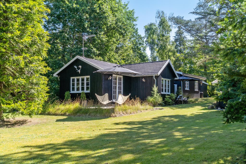 Delightful bright cottage with garden - Houses for Rent in Hornbæk ...