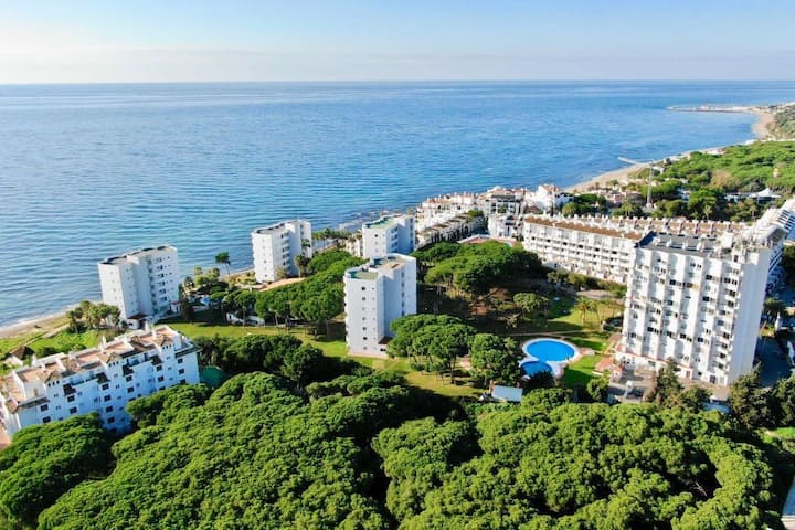Beachfront Studio With Pool - Sitio de Calahonda