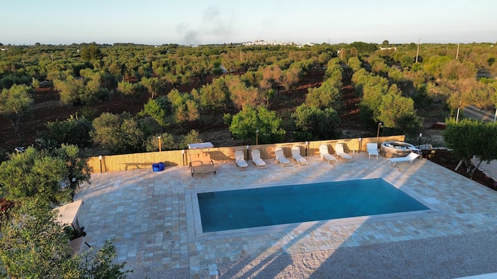 Private Villa With Trullo And Pool - Pouilles