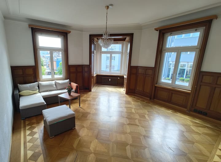 Spacious, Cozy Flat With Privacy - Stans