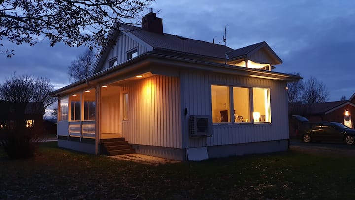 Stor Villa På Teg I Umeå, Nära Centrum M Parkering - Umeå