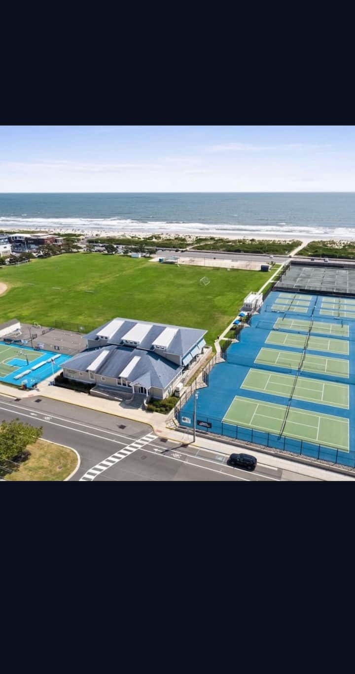 Renovated Home! 1.5 Blocks Beach - Stone Harbor, NJ