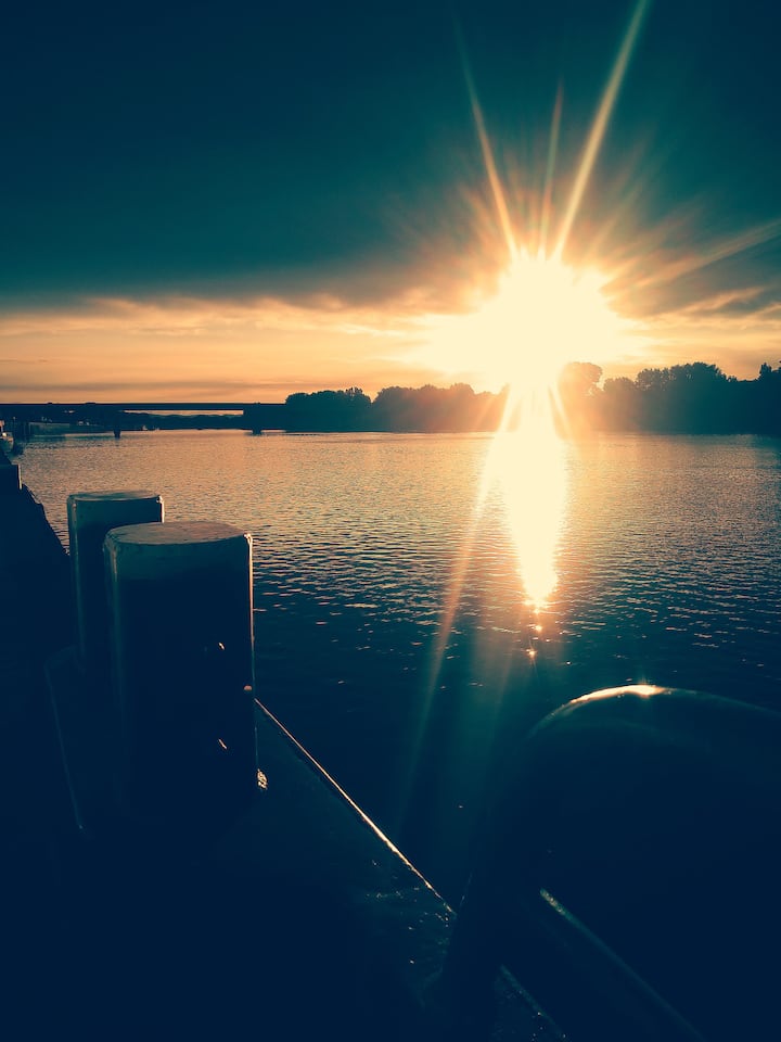 "On The Rhône Again." - 아를