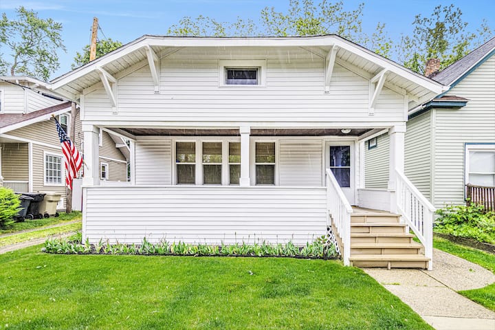 20+ Min Walk Notre Dame! Sleeps 6 - Notre Dame, IN