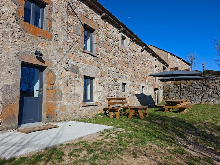 Gîte Authentique En Margeride - Lac de Ganivet