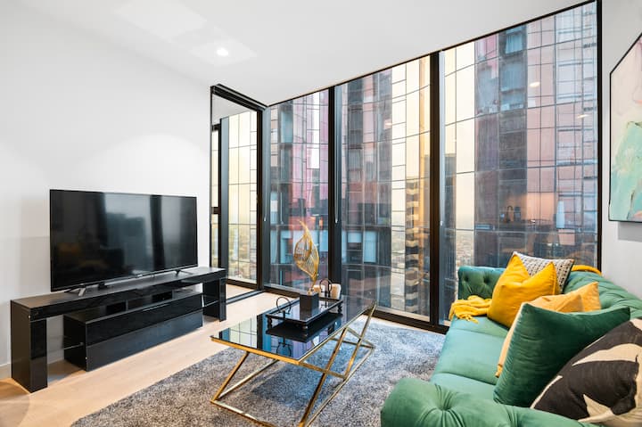 Live Luxe | Lavish 2b City Apt W/ Pool, Sauna, Gym - Melbourne