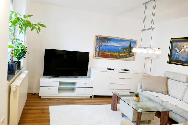 Cozy Stay: 55 M² | Balcony & Convenient Location - Haan