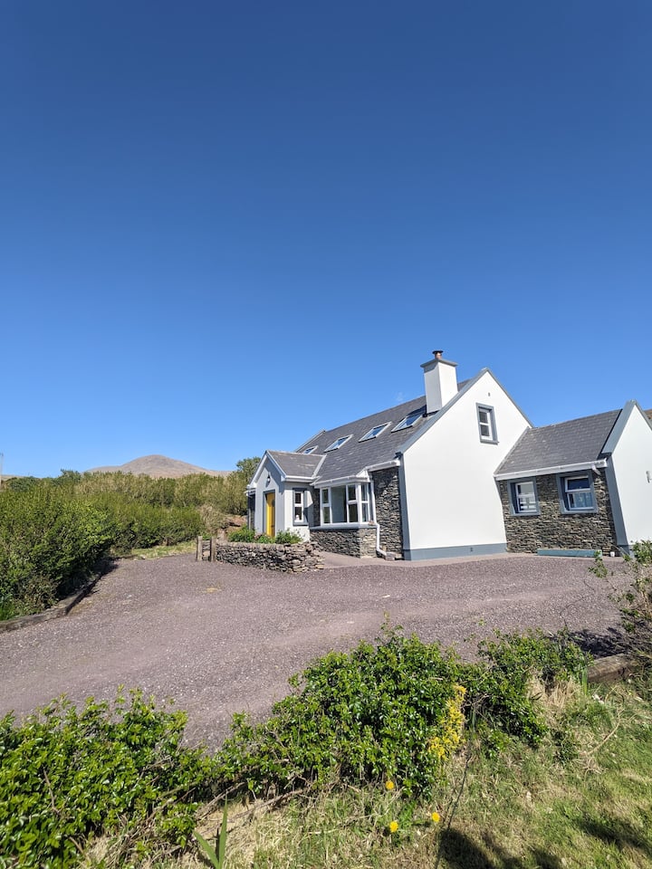 Peaceful Family Home Near Dingle - 딩글