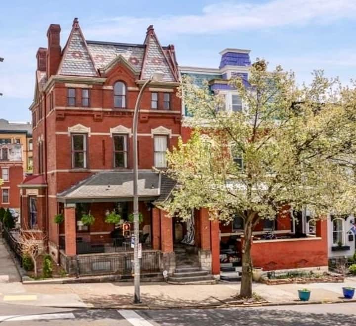 Historic 6 Bed, 6 Full, 2 Half Bath Pittsburgh Gem - Pittsburgh