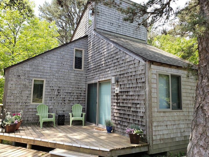 Wellfleet Cottage Retreat - Wellfleet, MA