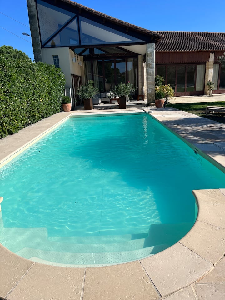 Mazet Piscine, Jardin + Studio-proche Tgv Avignon - Remoulins