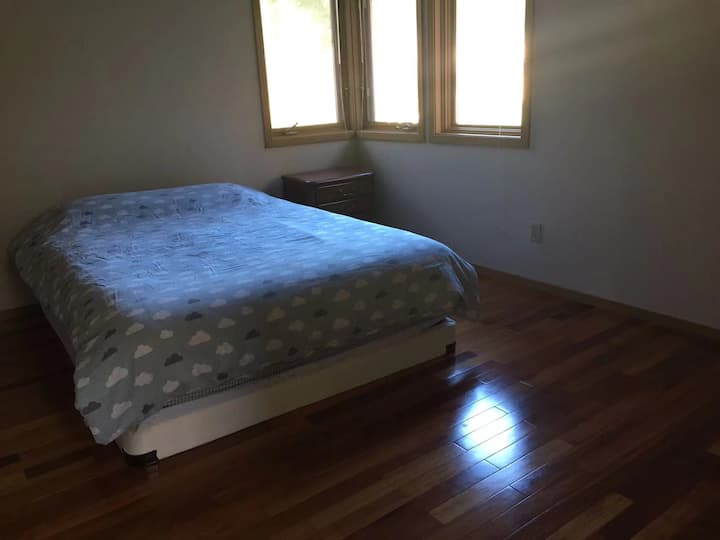Clean And Quiet Room In Downtown Bellevue - Bellevue, WA