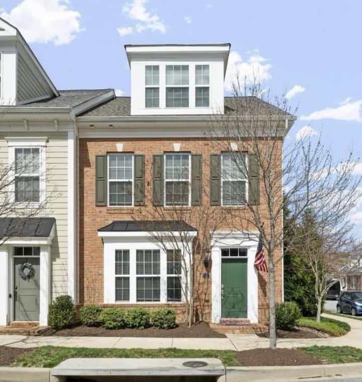 Room W/ Private Bath - Maryland