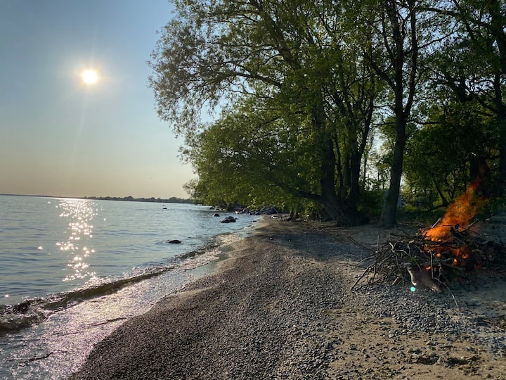 Laidback Lakeside - Beachfront & Late Checkout - Sackets Harbor, NY