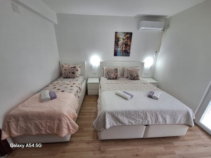 350m Beach Apartment I1 - Budva