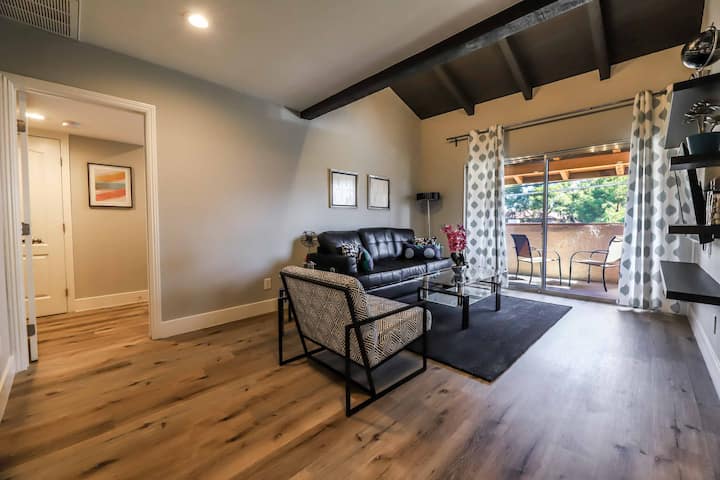Arlo Suite, 1b/1b Entire Condo! - Las Vegas, NV