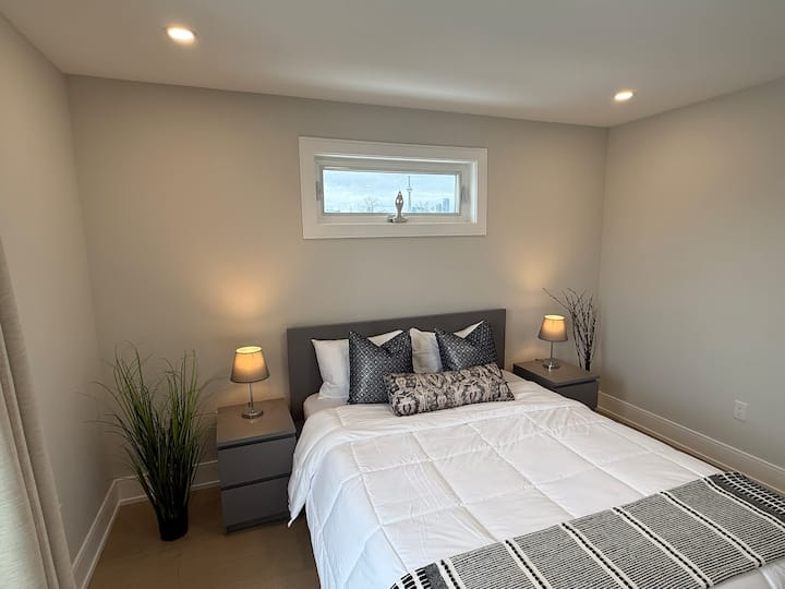 Cozy Spacious Cottage - Georgina