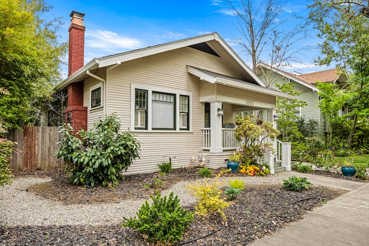Porch Views In Curtis Park - Sacramento