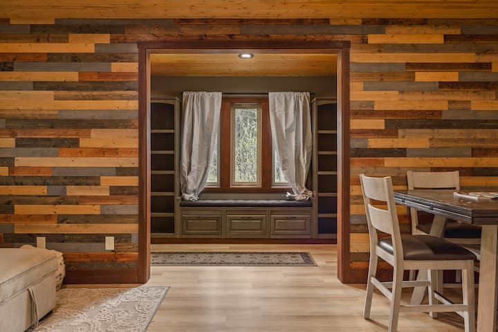 Modern Ski Chalet Sleep 6 - Alyeska, AK