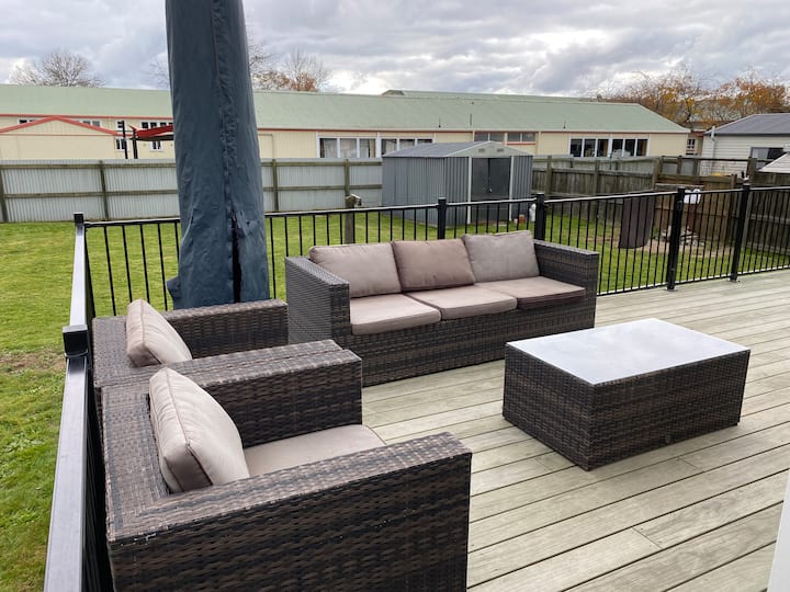 Rustic Crash Pad - Rotorua