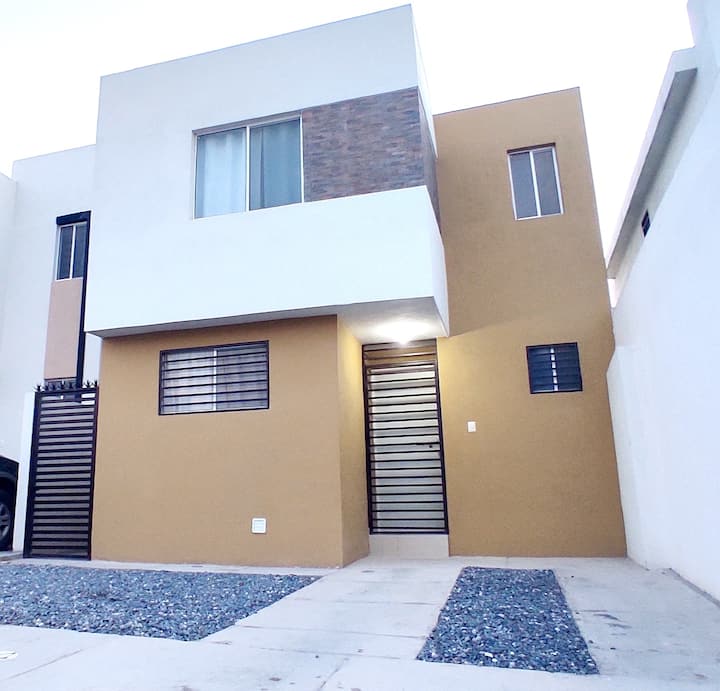 Casa Acogedora, Privada Y Calida, Si Facturamos - Saltillo