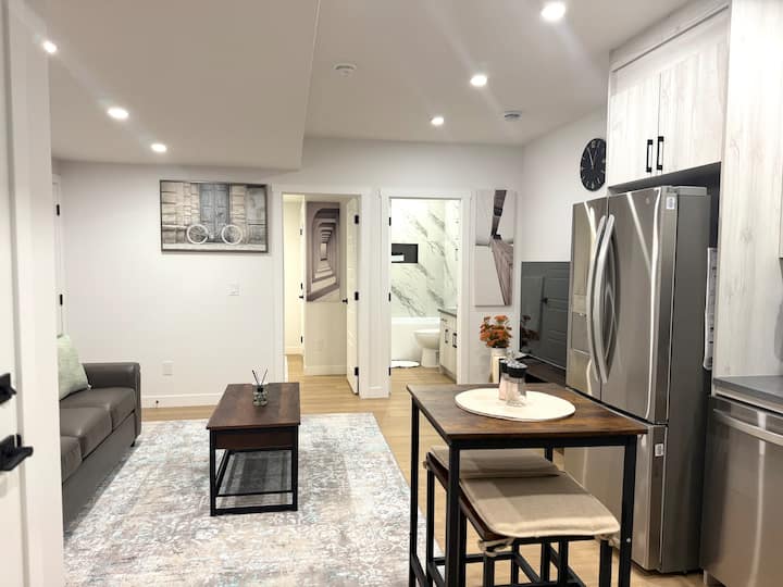 Luxe Stay With A Designer Touch - Calgary